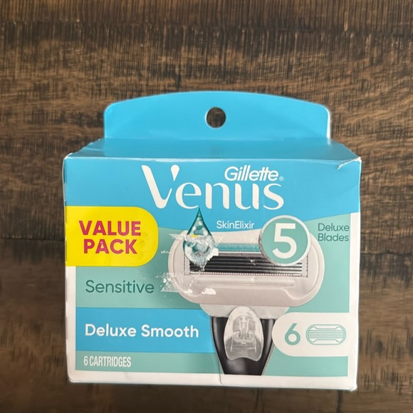 gillette | Bath & Body | Gillette Venus Deluxe Smooth Sensitive Razor ...